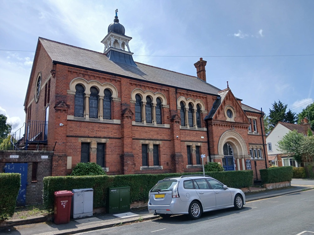 JCR-UK: Photographs of Reading Synagogue, Berkshire